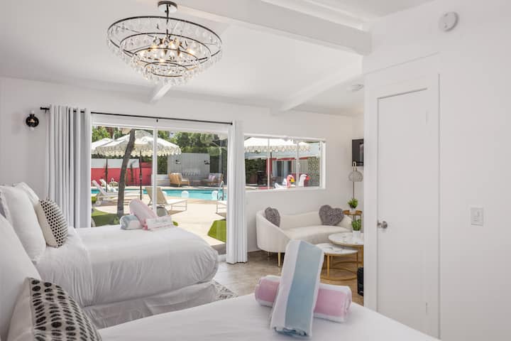 Double Queen Suite, Pool, Hot Tub + Pet Friendly! - Palm Springs