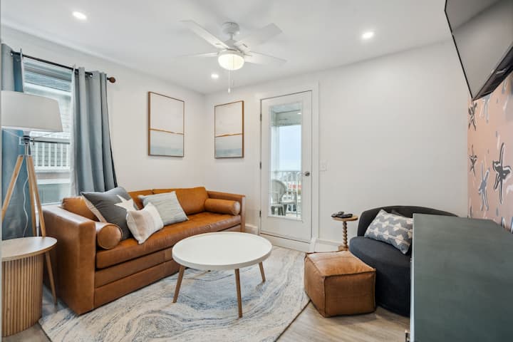 Newly Renovated | Private Balcony | Steps To Beach - Hampton, NH