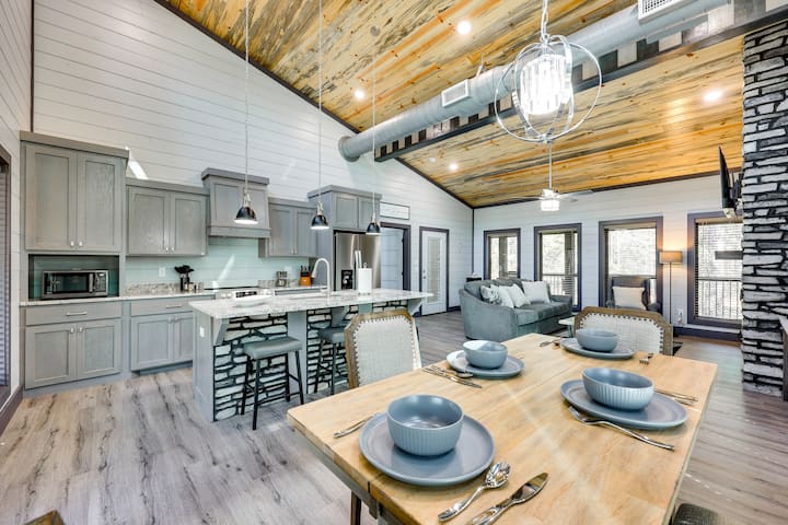 Near New Casino: Broken Bow Cabin W/ Hot Tub - Broken Bow