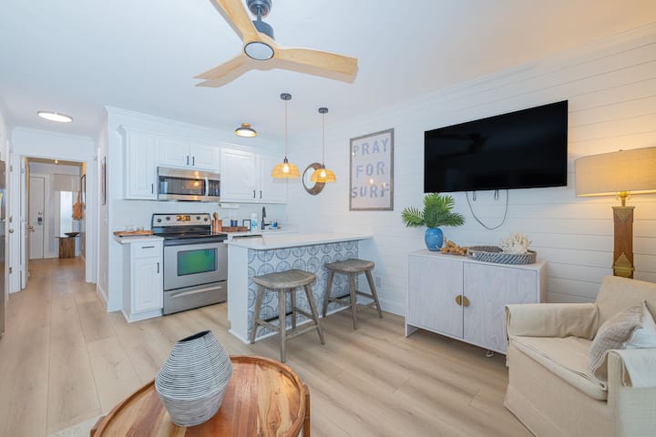Oceanfront Condo W/pool & Fishing Pier! *Unit 322* - Isle of Palms, SC