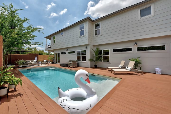 Modern Luxury Home | Shared Pool - Austin