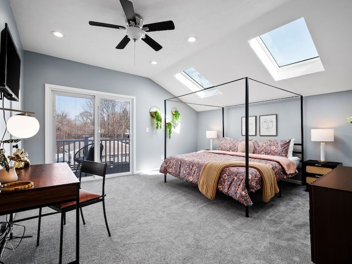 Hot Tub|n64|mins To Downtown|sleeps 8 - Cleveland