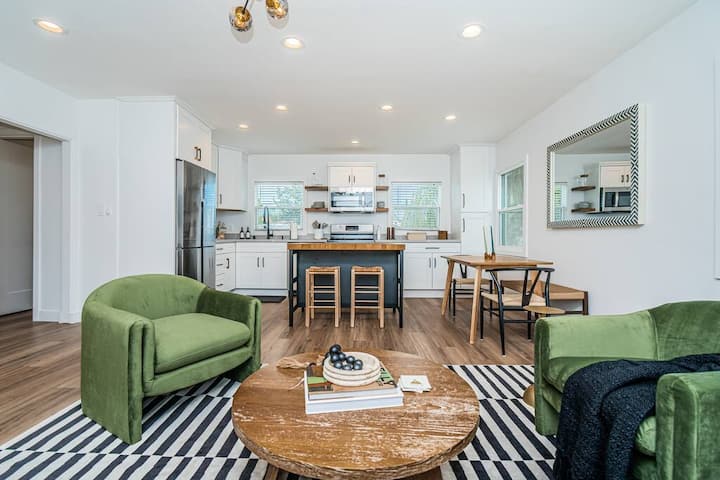 Magnolia Suite I Steps To Shops, Dining + Bay - Coronado, CA