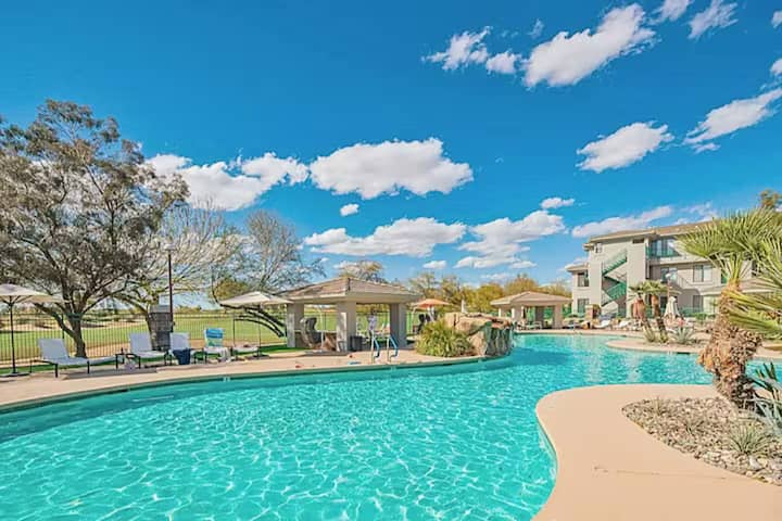 Luxury Stay | Walkable, King Bed, Golf & Amenities - Phoenix, AZ