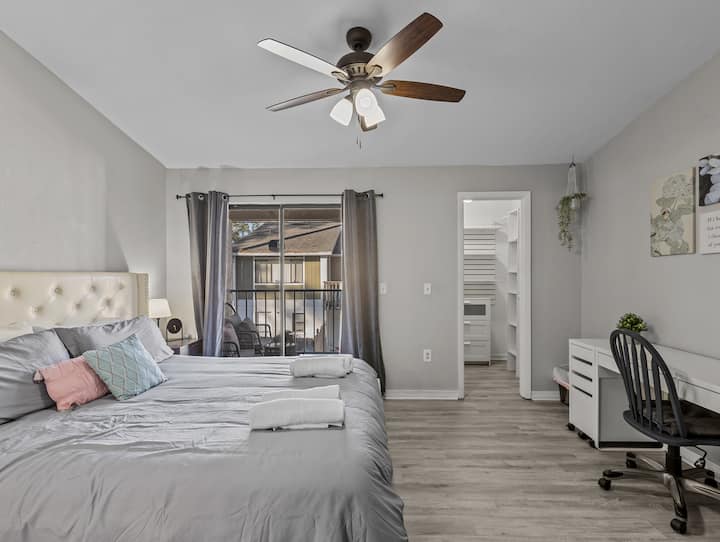 Sleek Condo Uf Crossing - Gainesville, FL