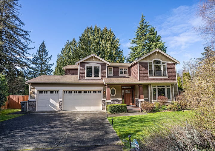 Kirkland's Expansive Custom Built Home Near Juanit - Kirkland, WA