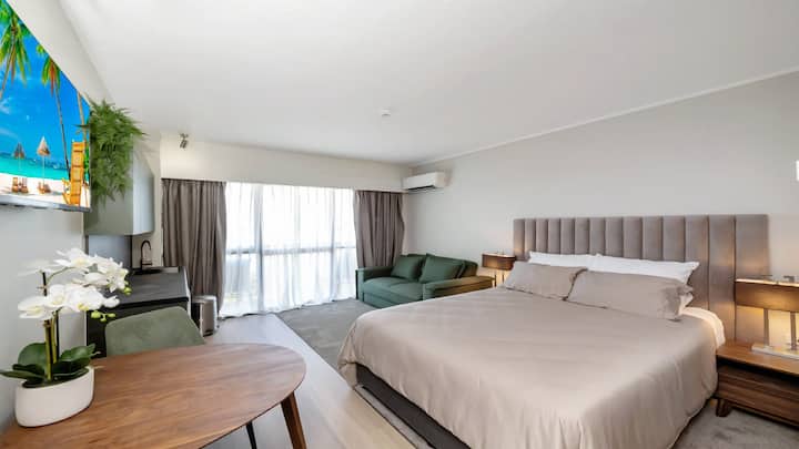 Studio 503 - Prime Spot With Oceanviews - Townsville