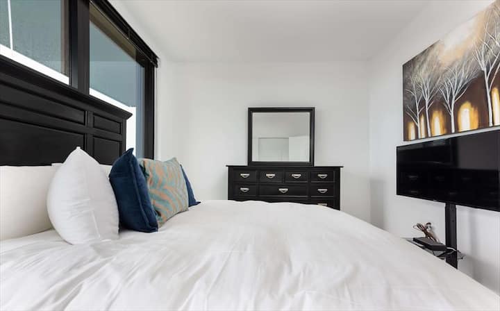 Near Dulles Airport 1 Den Br | Reston Virginia - Great Falls