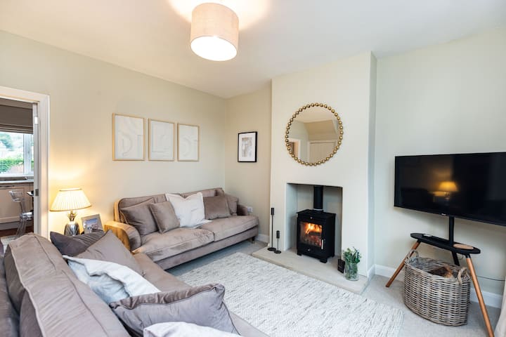 Sleeps 6 Large Cottage In Village Near Bakewell - Bakewell