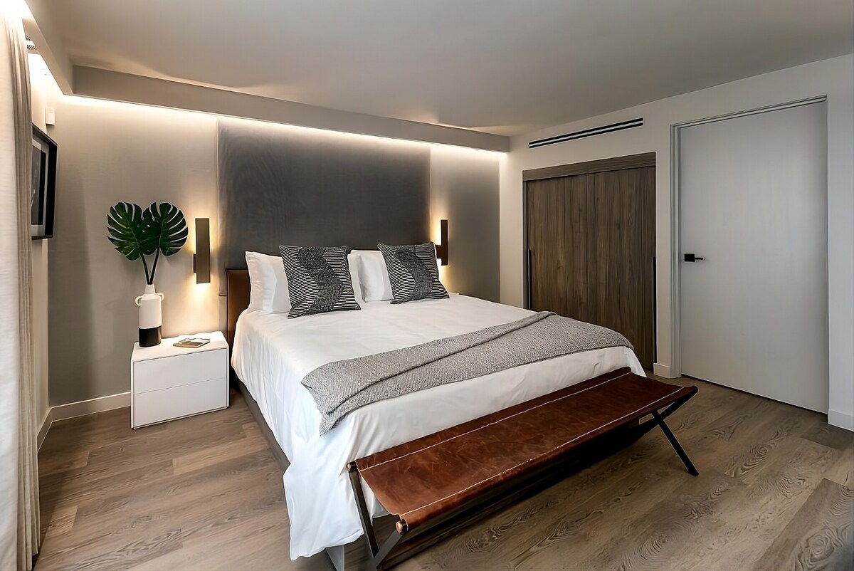 Room Close to Boomer Beach, Rooftop Lounge! - San Diego, CA | Airbnb ...