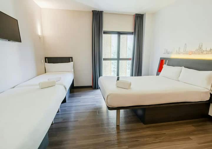 Spacious Quad, Easy Access To City Centre - バルセロナ