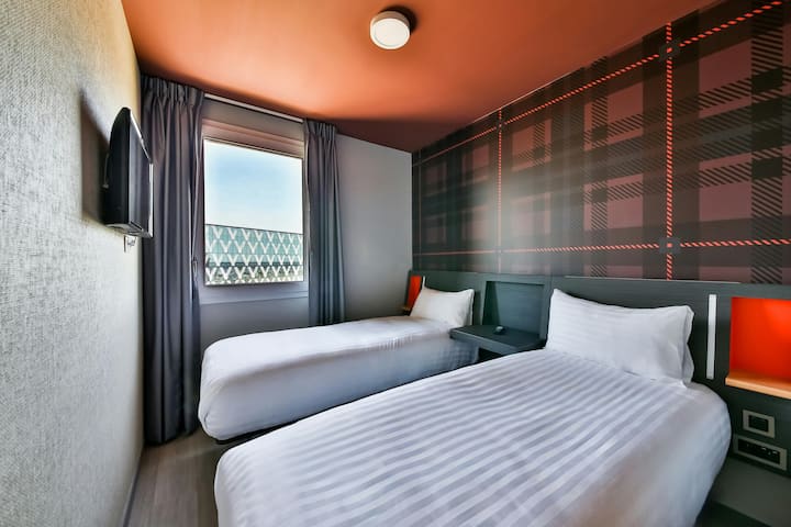 Great Value Twin Room Near Cdg Airport - Villepinte