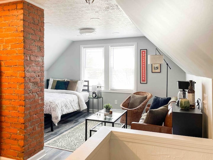 Modern Studio Apartment For Two - New Ac! - Cleveland, OH