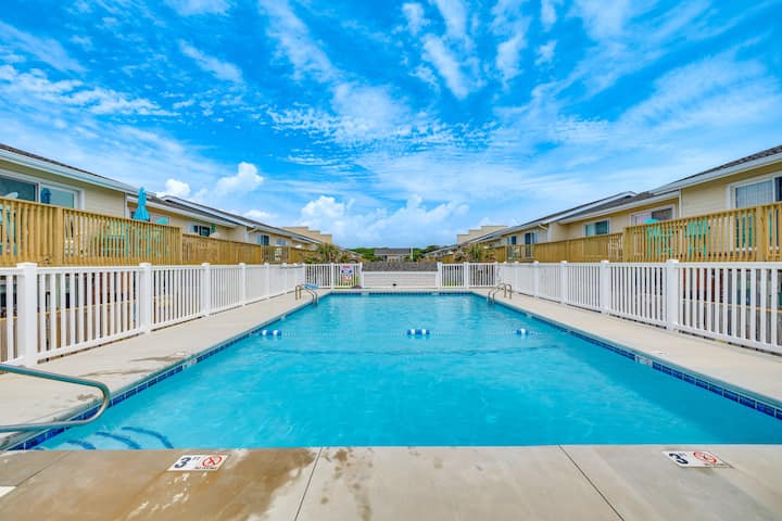 Breezy Pine Knoll Shores Escape: Walk To Beaches! - Salter Path, NC