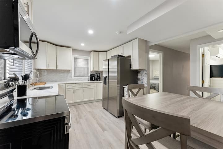 2 Bedroom Condo: Short Stroll To Beach & Boardwalk - Wildwood, NJ