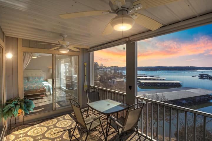 Lakeside Paradise-waterfront, Pools, & Pickleball! - Sunrise Beach, MO