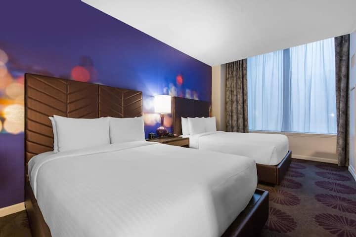 Sleek Deluxe Double Queen At The Chicago Hotel - Chicago, IL