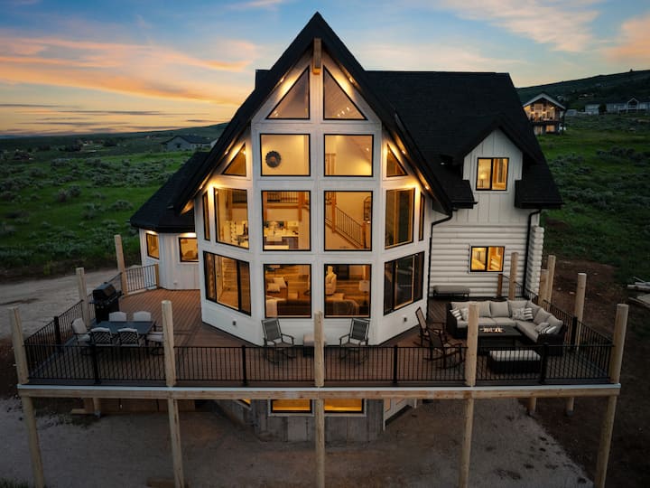 Brand New! Views! Hot Tub! Arcades! Ideal Beach! - Garden, UT