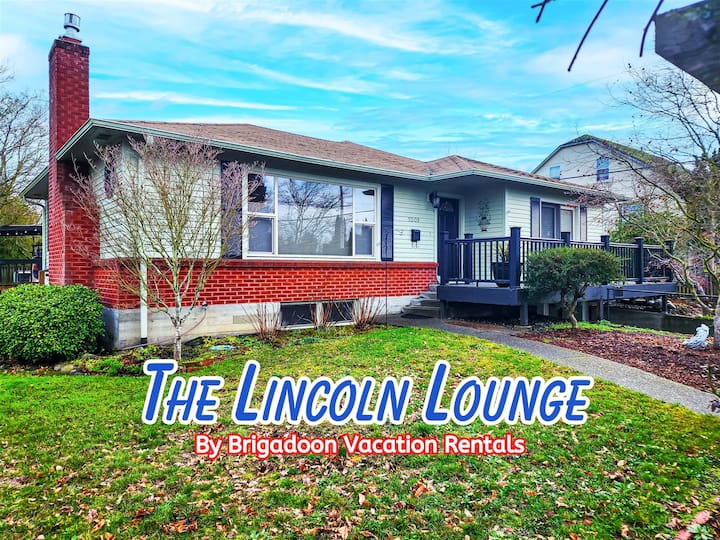 Sunny & Immaculate Upper-level Apartment - Port Angeles, WA