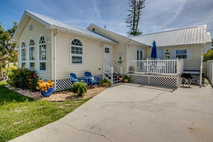 *New Unit* Historic Dog Friendly Coastal Cottage B - Fort Myers Beach, FL