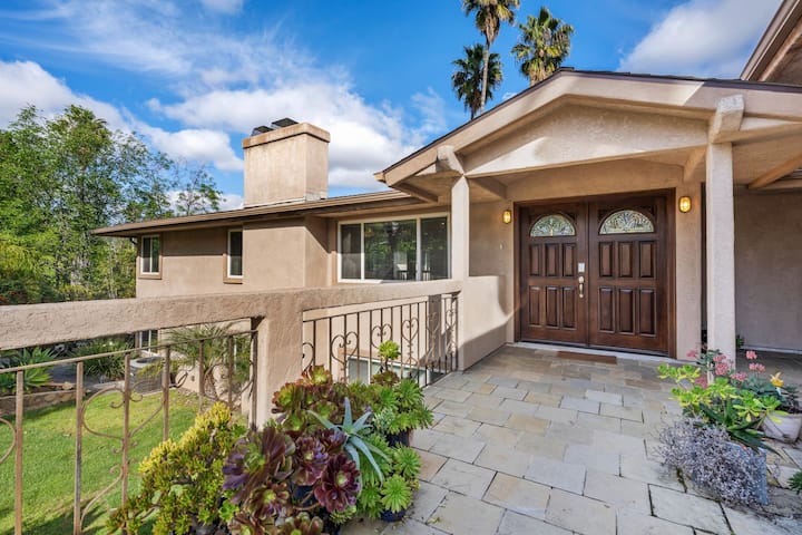 Executive Retreat | Renovated | Spacious | Views - Skyline - San Diego