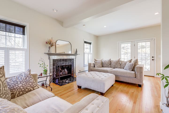 Mystic Retreat W/ Patio & Grill: Walk To River! - Mystic, CT