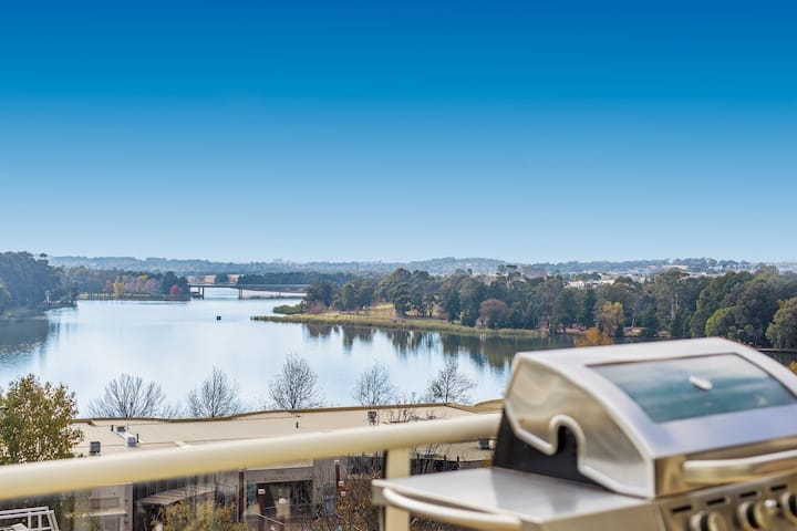 2-bed Unit With Balcony, Bbq & Stunning Lake Views - Canberra