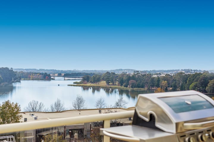 2-bed Unit With Balcony, Bbq & Stunning Lake Views - Belconnen