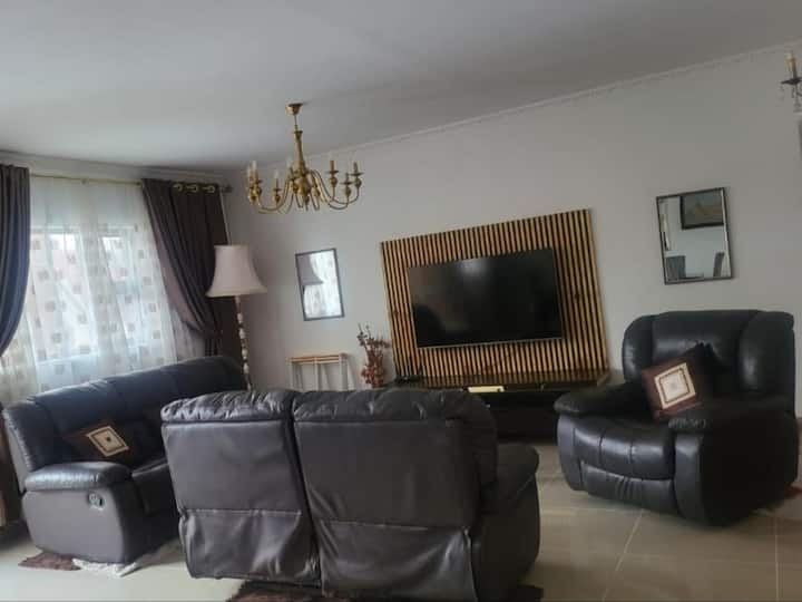 Classic 5-bedroom Apartment - Durban