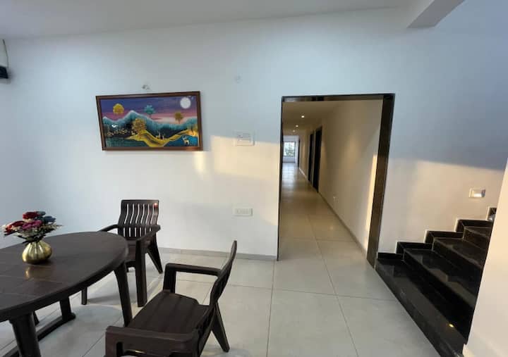 Super Deluxe With Breakfast - Satara