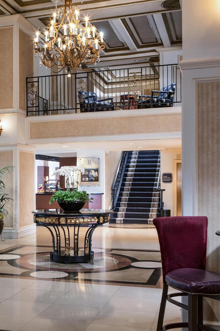 Well-appointed King With Ada Features - Chicago, IL