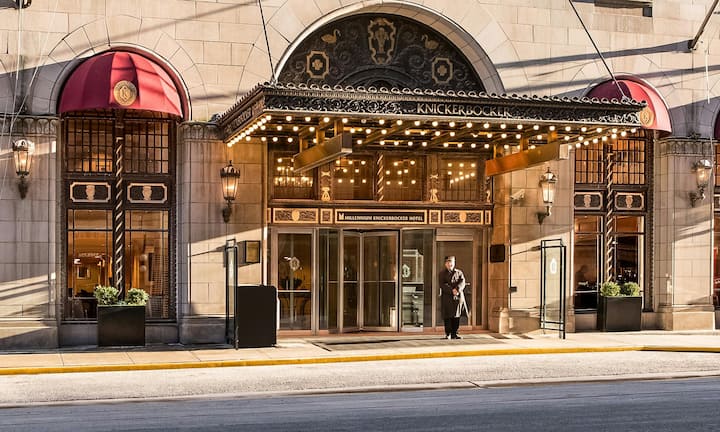 Well-appointed King With Ada Features - Chicago, IL