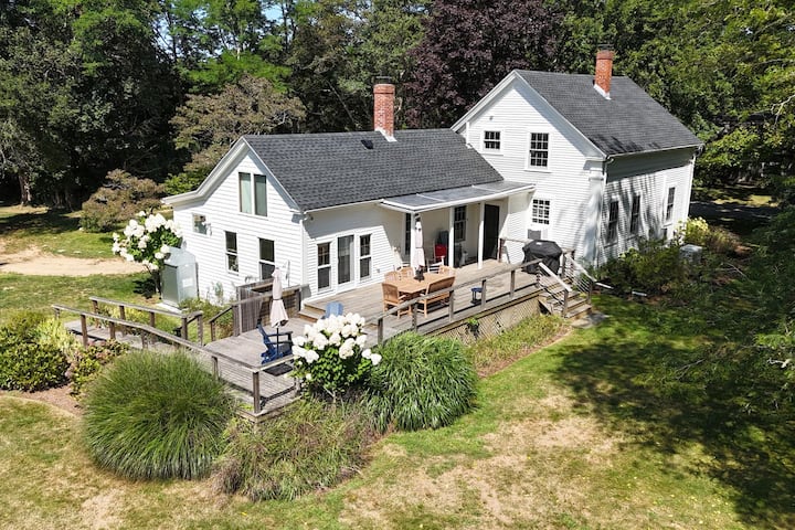 Newly Renovated West Tisbury Retreat - Chilmark, MA