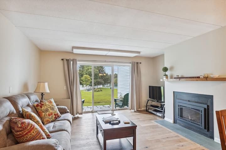 Lodge Condo 26: Slopeside 2 Br, Fireplace, Shuttle - ストー, VT