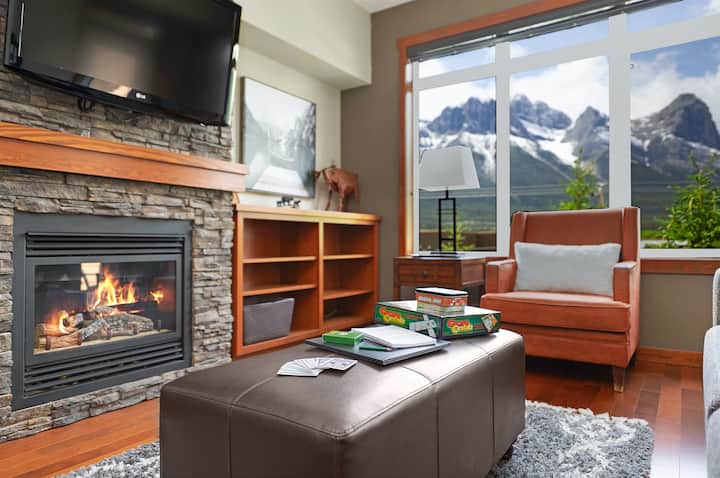 Lavish Mountain View Condo - Pool, Hot Tub & Sauna - Canmore