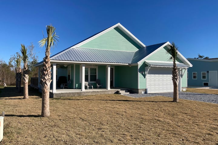Serene 3br | Deck | Garage Parking | W/d - Mexico Beach, FL