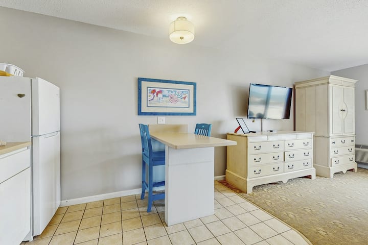 Amazing View Studio Oceanfront 1st-floor | Patio - Provincetown