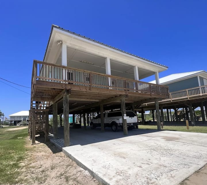 Broussard's Duplex B: Across The Beach - Grand Isle, LA