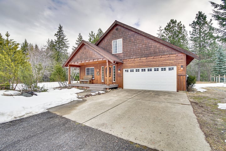Forested Cle Elum Home W/ Trail Access & Deck - Lake Easton State Park, Easton