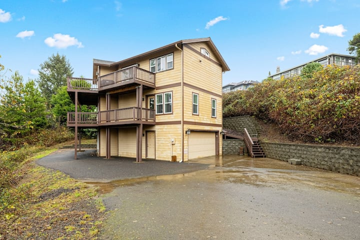 4br Ocean View Dog-friendly Home With Balconies - Pacific City, OR