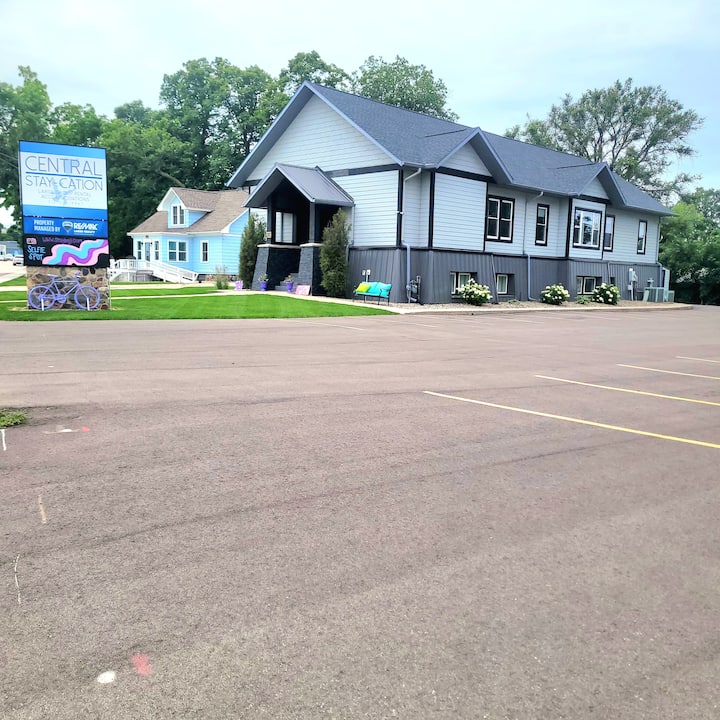 Staycation In Arnolds Park-sleeps 32 - Iowa