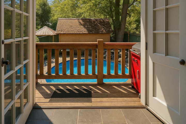 Charming "Melrose Place" W Pool, Deck & Grill - Victoria