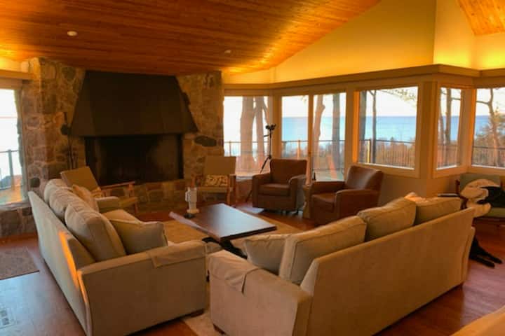 Secluded 2br Lakeview - Harbor Springs, MI