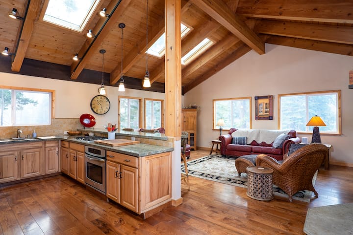 Granite Getaway, Beautiful Home W/hottub & Garage - North Lake Tahoe, CA