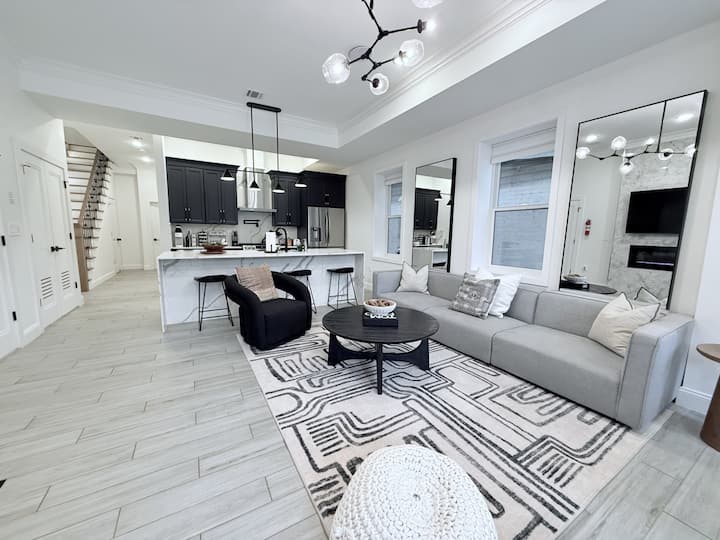 Beautiful 3br 3.5ba Full Ensuite Duplex W/backyard - New York City, NY
