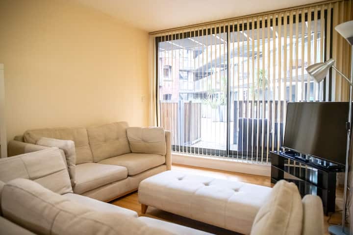 Leeds Vibrant 2 Bedroom Sleeps 4 - Leeds