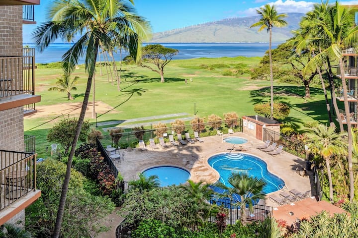 Ocean And Mountain Views Next To Beach - Kihei, HI