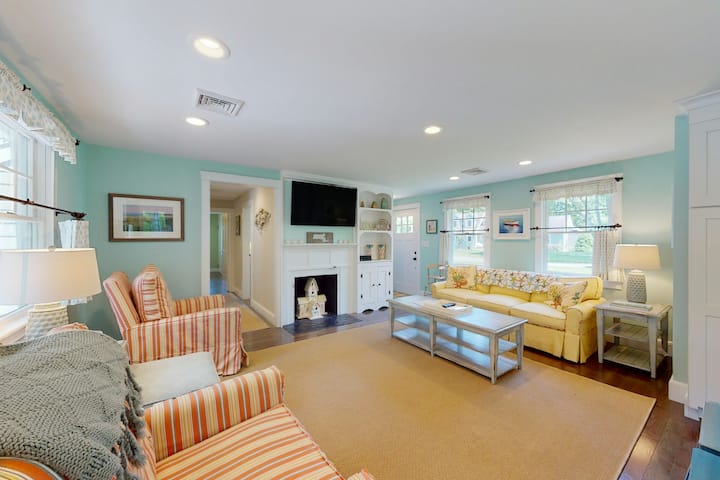 Remodeled 3br Lakefront | Patio | W/d - Barnstable, MA