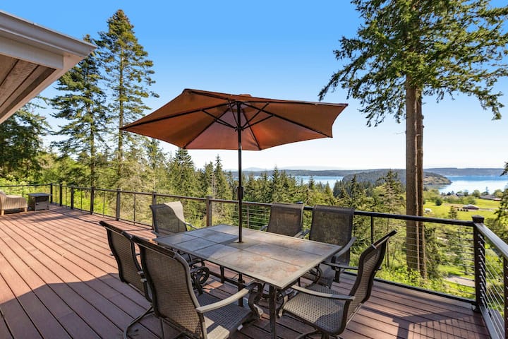 Splendid 4br With Deck & Ocean/mountain Views - La Conner