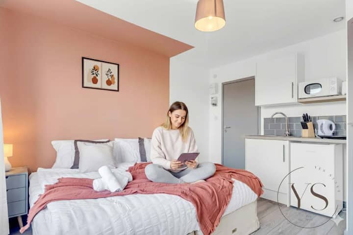 Sienna 1c – Netflix, Wi-fi, Self Check-in - Stoke-on-Trent